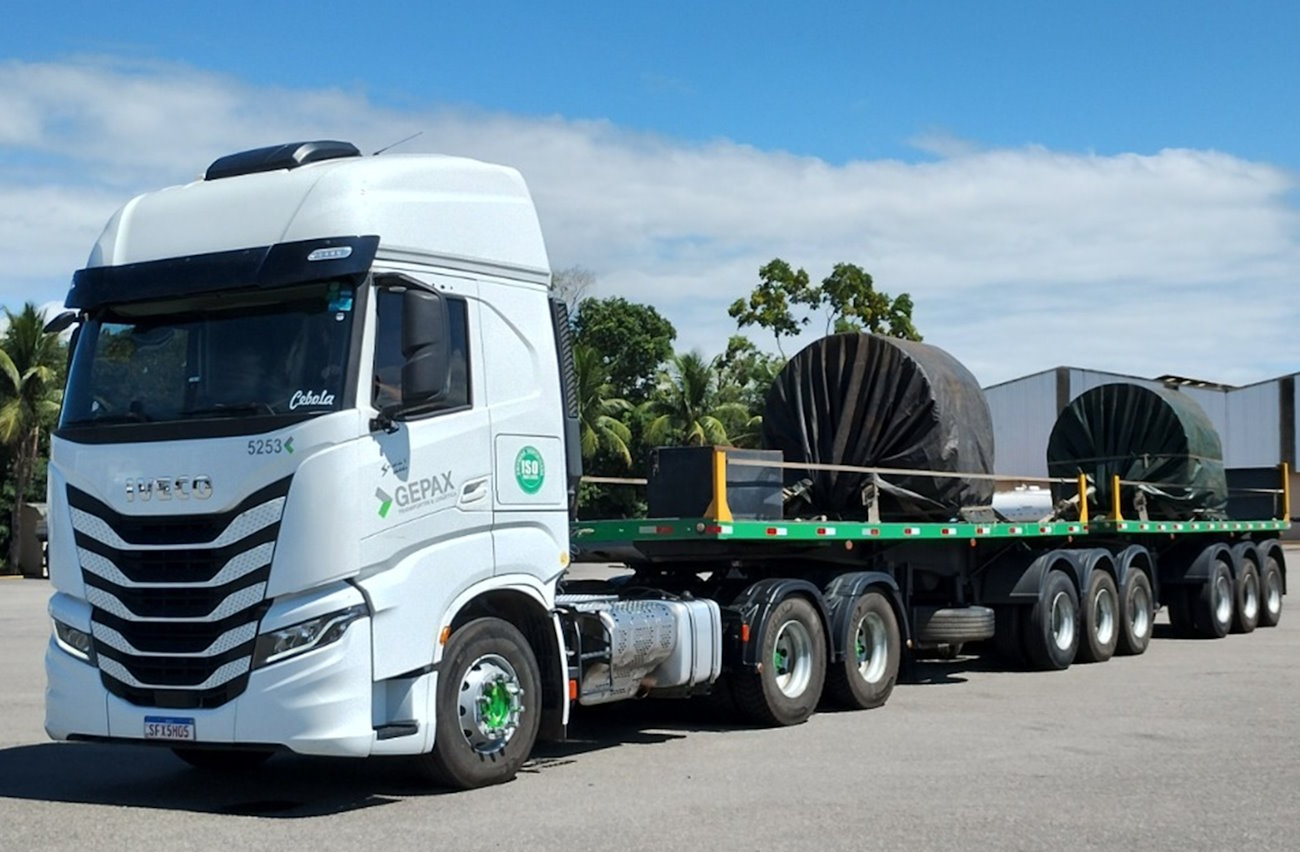 Iveco entrega 190 S-Way 6x4 para Transilva e Gepax. - Motorista.com.br